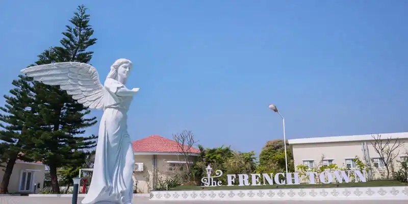 Bienvenue! The French Town welcomes you. Located near Madampatti in the ...